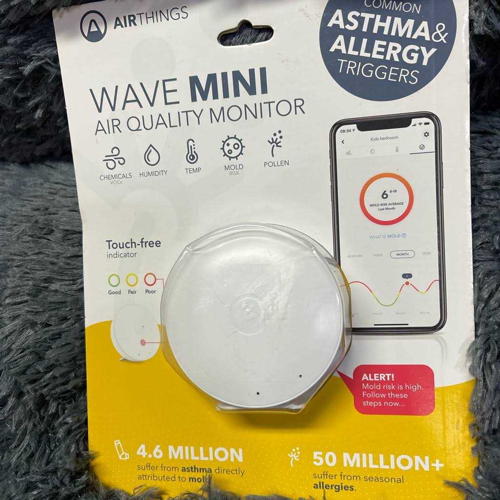 Airthings Wave Mini Smart Indoor Air Quality Monitor with Mold Risk ...
